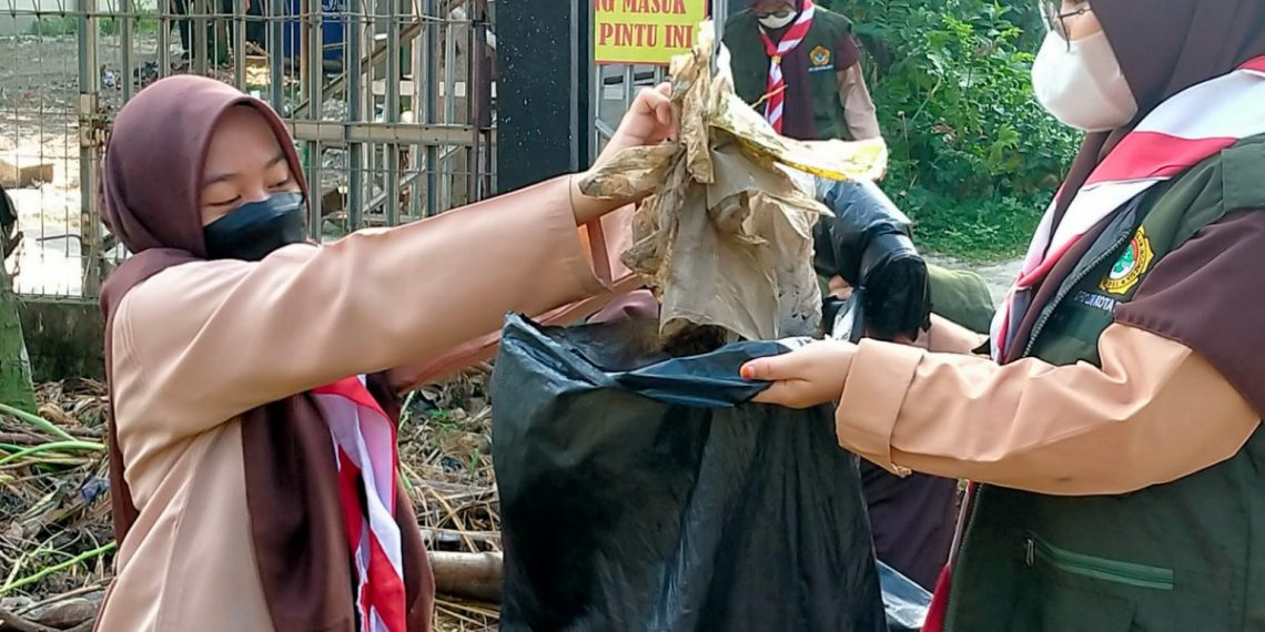 DPD LDII Depok Ajak Pelajar Jaga lingkungan dengan Pilah Sampah - Lembaga Dakwah Islam Indonesia