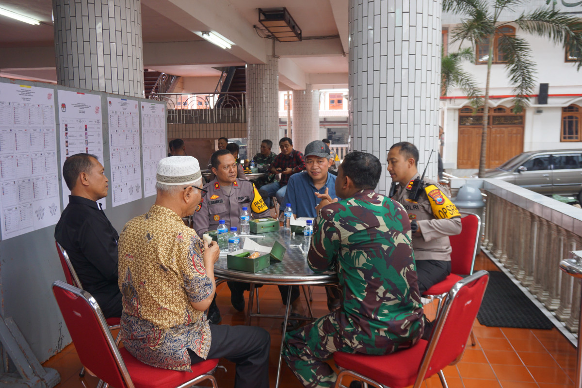 Kapolres dan Dandim Kota Kediri Kunjungi Ponpes Wali Barokah Pantau Kondusivitas Pemilu ...