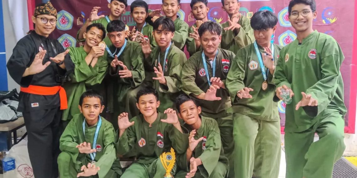 SMA Generus Mandiri Raih 14 Medali dan Pesilat Terbaik di Ajang Pencak Silat "Heroes Invitation ...