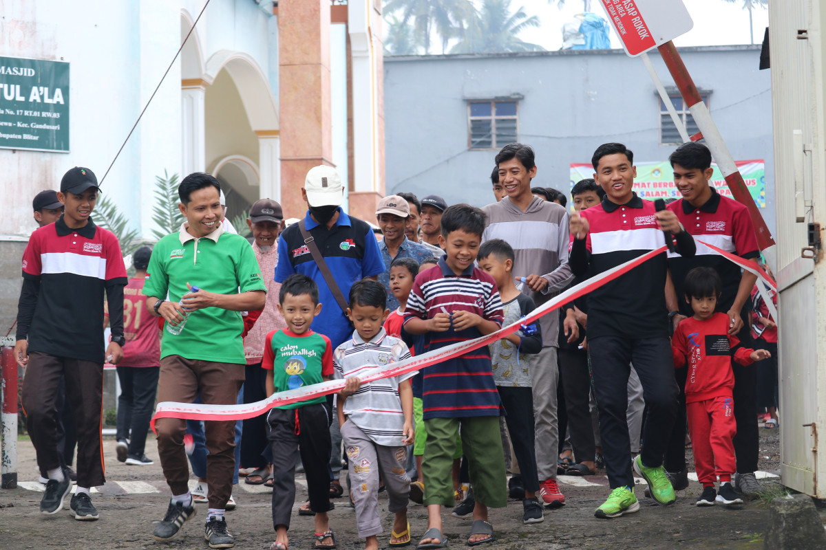 Ponpes Dahlan Ikhsan Gelar Jalan Sehat untuk Santri dan Warga - Lembaga ...