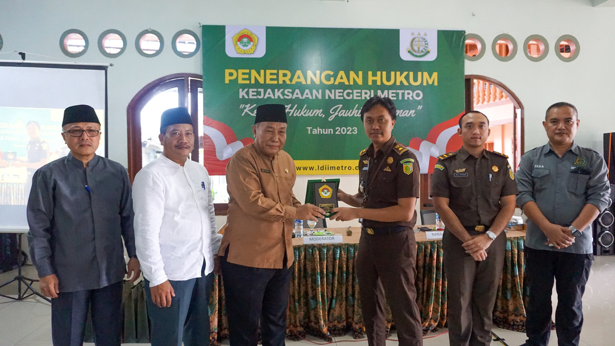Kejari dan LDII Kota Metro Ajak Warga Kenali Hukum Jauhi Masalah Hukum ...