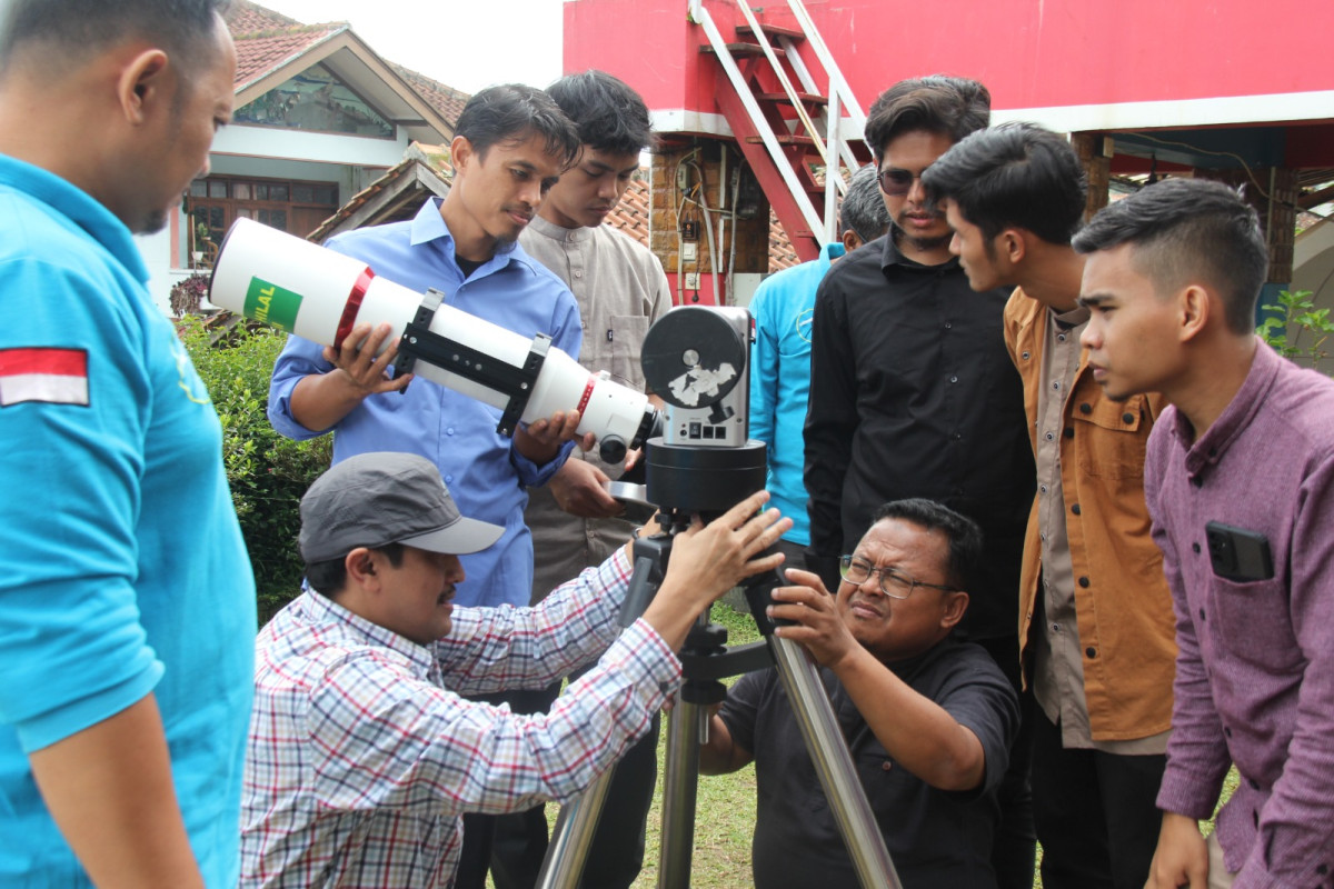 Berguru Ilmu Falak Hingga ke Imah Noong - Lembaga Dakwah Islam Indonesia