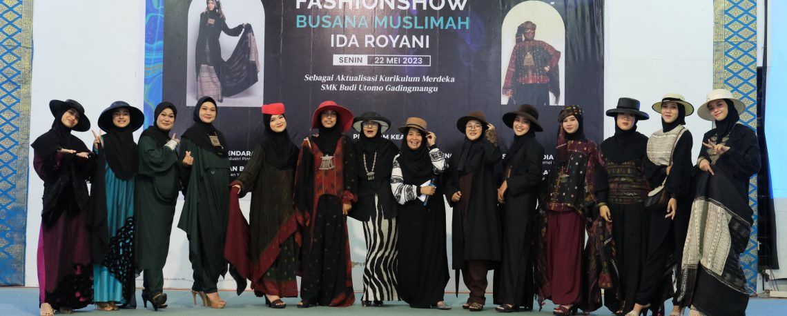 Ida Royani Gelar Fashion Show Busana Muslimah di SMK Budi Utomo ...