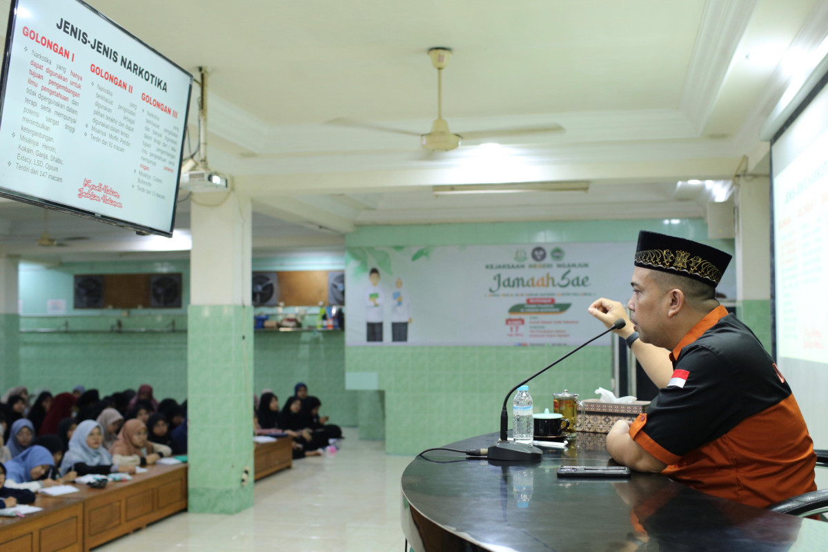 Kejari Nganjuk Berikan Penyuluhan Bahaya Narkoba untuk Santri Ponpes Al ...