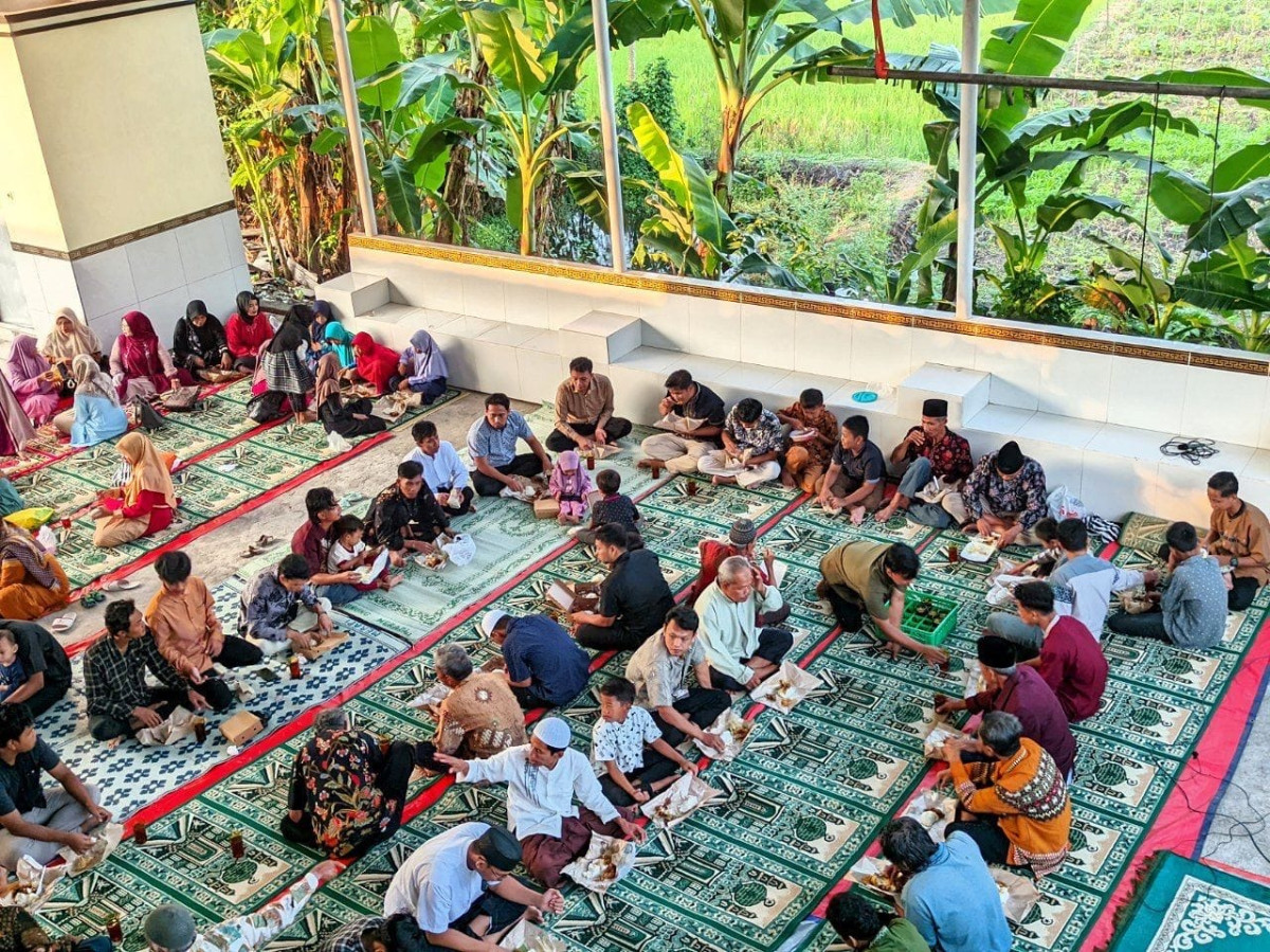 Tradisi ‘Mangan Geden’ Ala LDII Troketon - Lembaga Dakwah Islam Indonesia
