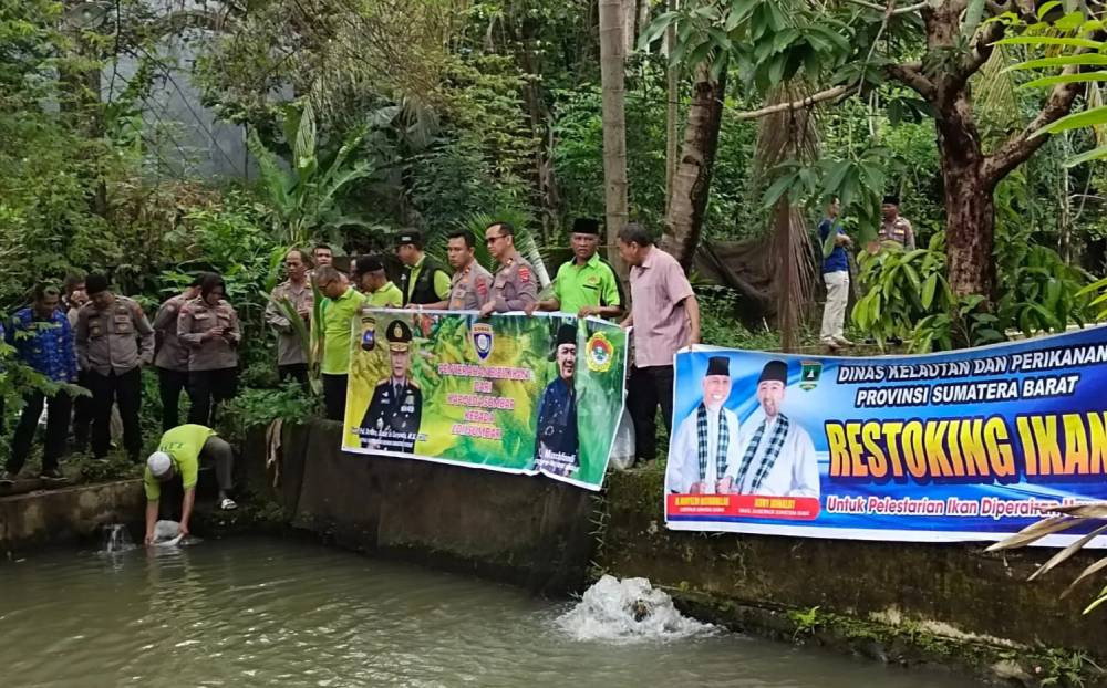 Tebar 8.000 Bibit Ikan, Polda dan LDII Sumbar Komitmen Dukung Ketahanan ...