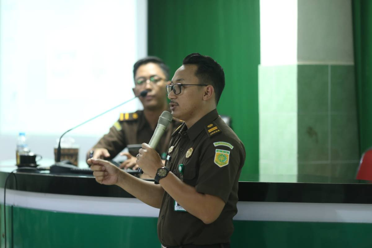 Kejari Nganjuk Paparkan Persoalan Perundungan di Depan 800-an Santri ...